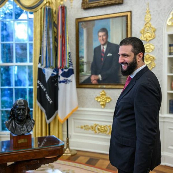 Julani at the White House: Perfume on a collar is the new boot on the ...